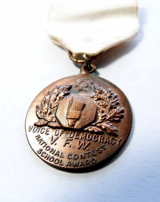 Metal Medal With Ribbon 3D Embossed Design Die Struck For Marathon Campaign