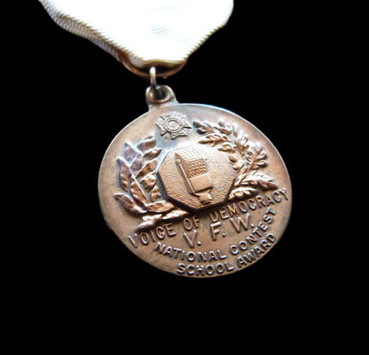 Metal Medal With Ribbon 3D Embossed Design Die Struck For Marathon Campaign