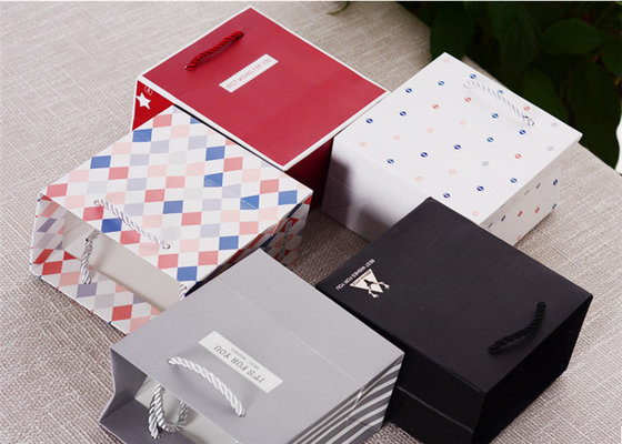 Colorful Printing Custom Paper Shopping Bags , Promotional Clothes Paper Gift Bag