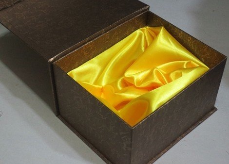 Fabric / Velvet Upmarket Chinoiserie Custom Paper Gift Box For Packing Precious Artwork