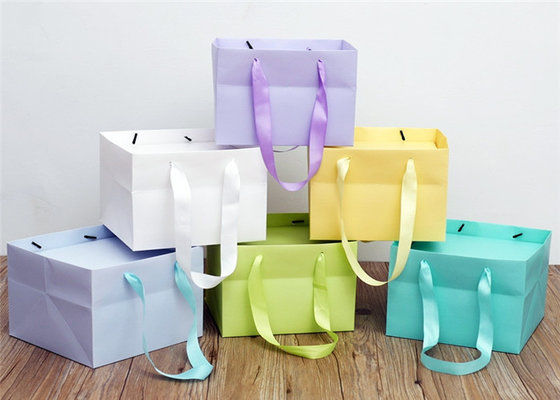 Colorful Kraft Paper Shopping Bags For Packaging Cake / Gift Bag