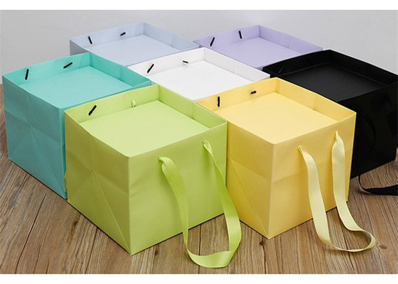 Colorful Kraft Paper Shopping Bags For Packaging Cake / Gift Bag