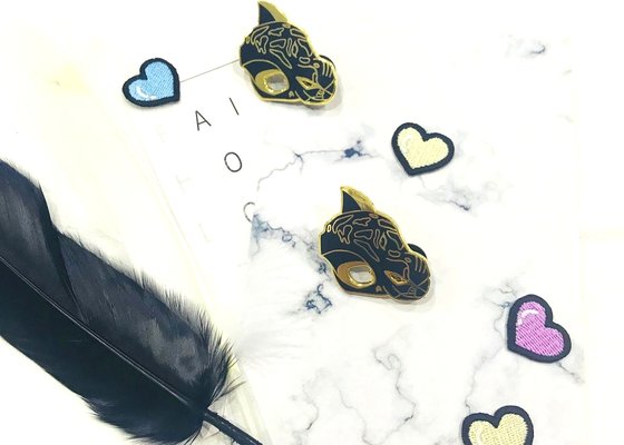Black Panther Shaped Customized Hard Enamel Laple Pins With Golding Plating