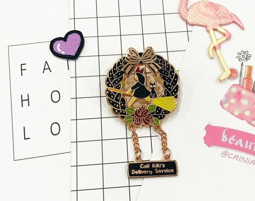 Customized Hollow Carved Design Hard Enamel Pins Promotional Gift For Dream Girl