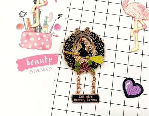 Customized Hollow Carved Design Hard Enamel Pins Promotional Gift For Dream Girl