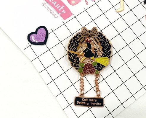 Customized Hollow Carved Design Hard Enamel Pins Promotional Gift For Dream Girl