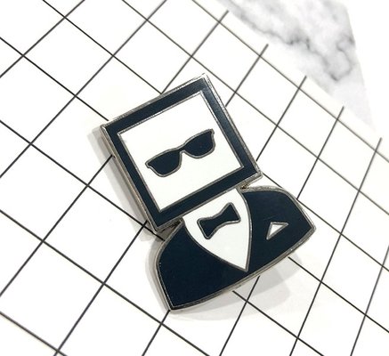 OEM Design Hard Enamel Lapel Pins Gold Plating With Paw Robot Pattern