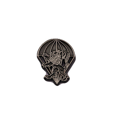 Customized Simple White Person Soft Enamel Lapel Pins Badges Dye Black Matel