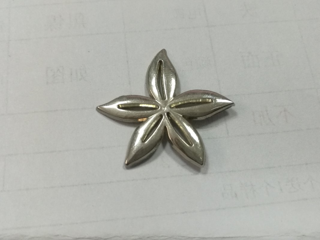 Customized Flower Die Struck Lapel Pins ,  Flower Suit Lapel Pins for Decoration