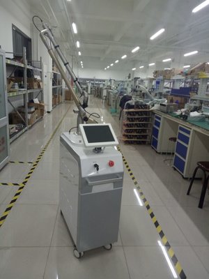 1064 / 532nm 1200W  Nd Yag laser tatoo removal machine / pigmentation removal 6ns Pulse Width