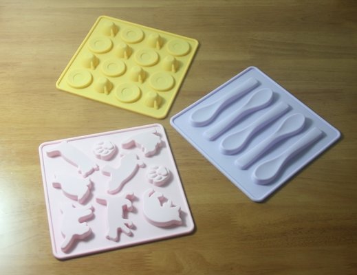 LFGB Yellow 100% Silicone Kitchen Utensils Trays Custom With Heat Resisting