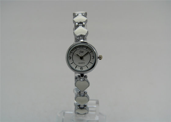 Custom logo Vogue Ladies Bracelet Watch round alloy case heart shape strap