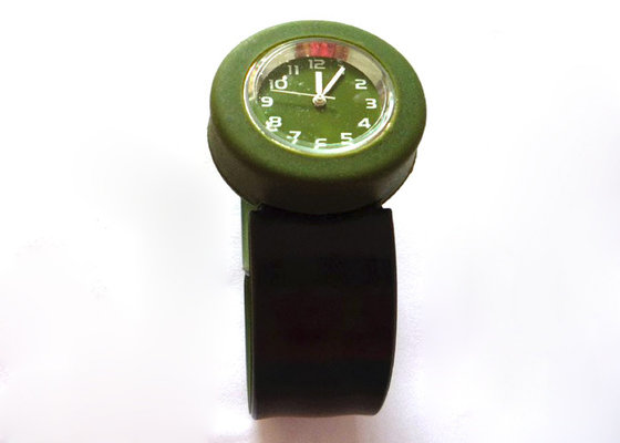 Ergonomic design Waterproof Army Green Silicone rubber Quartz Slap Bracelet Watch