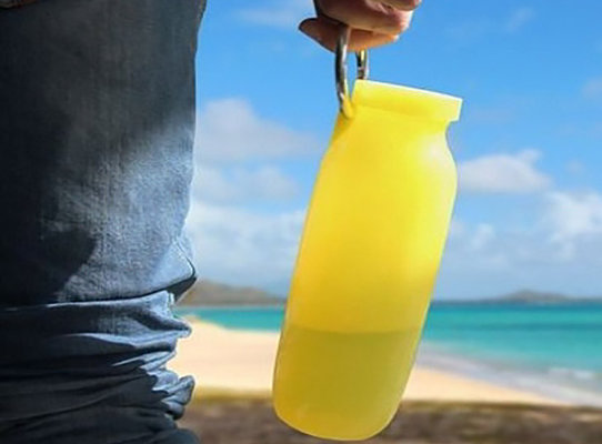 Portable  Outdoor Travel bpa free silicone collapsible water bottle 650Ml