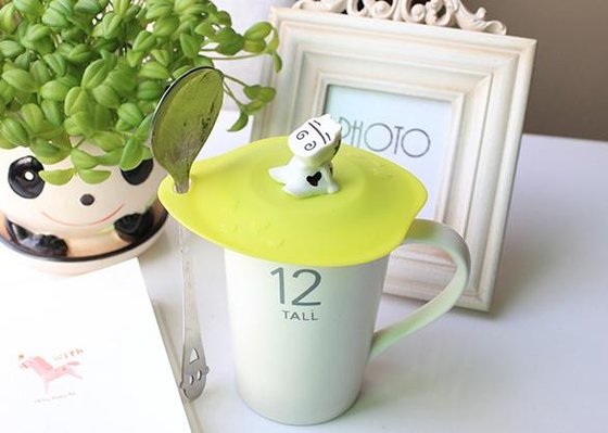 FDA new design silicone cup lid silicone cup cover with spoon holder