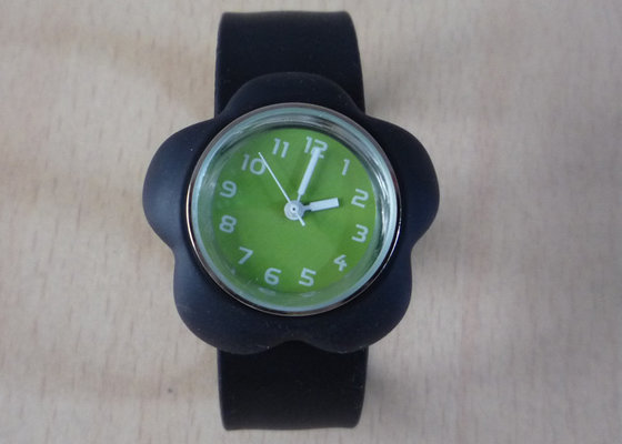 Black Flower Case Dial Fashion Quartz Green Silicone Slap Wristband Watches 1 ATM