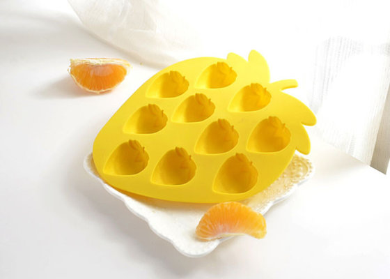 Strawberry Shaped Silicone Novelty Ice Trays For Dishware / Microware And Freezer
