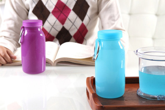 Blue Color 14Oz Waterproof  food grade Silicone Water Bottle with Customized Logo