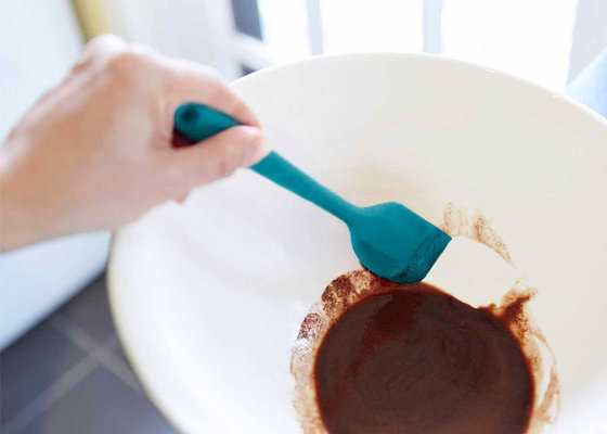 Flexible Non Stick Silicone Essential Kitchen Tools , Food Grade Silicone Scraper