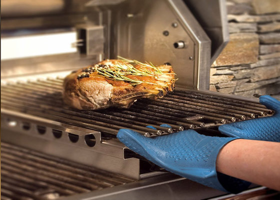Slip - Resistant silicone barbecue gloves / silicone bbq baking glove cooking mitts