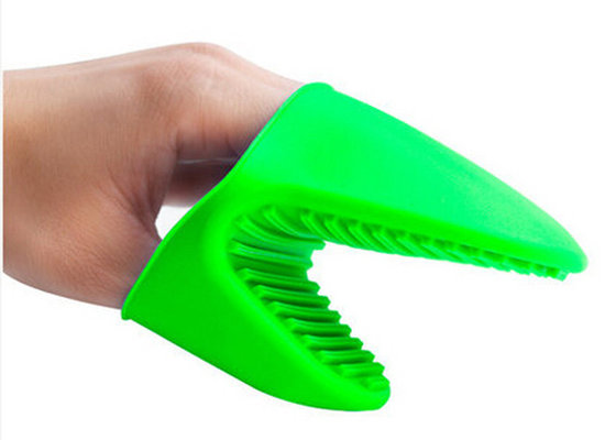 Microwave Oven Flexible Silicone Gloves Clips Kitchen Tools , Heat Resistant