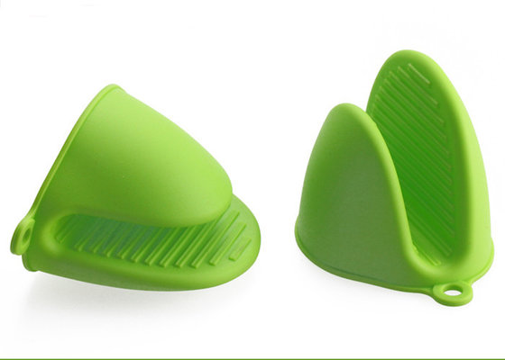 Microwave Oven Flexible Silicone Gloves Clips Kitchen Tools , Heat Resistant