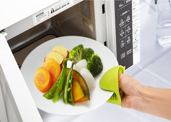 Microwave Oven Flexible Silicone Gloves Clips Kitchen Tools , Heat Resistant