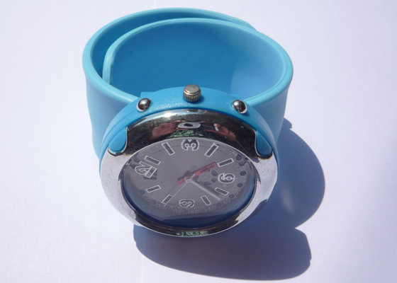 OEM custom big silicone snap on watch / slap bracelet watch with factory price