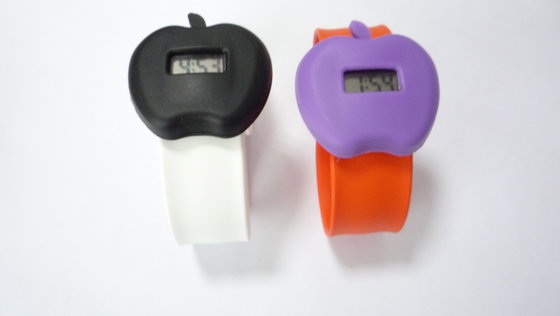Customerized Color Apple Shape Case Precise Quartz Movement Slap Bracelet Watch
