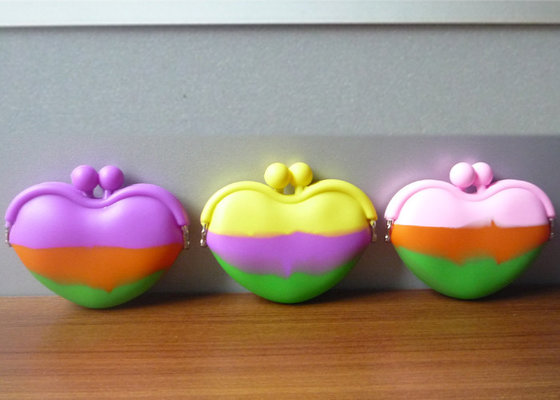 Fashion Silicone Purse With Heart Shape