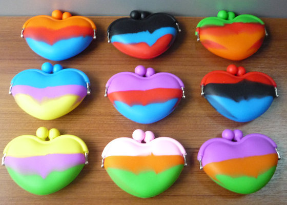 Fashion Silicone Purse With Heart Shape