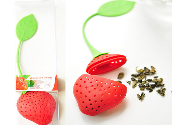 Safety Durable FDA Silicone Tea Strainers Of Strawberry Shaped , Portable