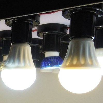 5w E27 SMD5630 A60 Globe Ceramic Light Bulb for Home / Office / Showcase / Bar Lighting