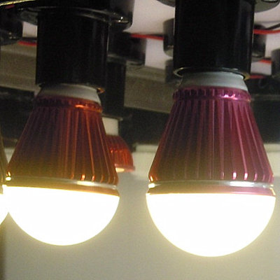 320, 350, 360 Lumen 5w Aluminum 6063 E27 / E26 LED Globe Bulb with Colored Housing