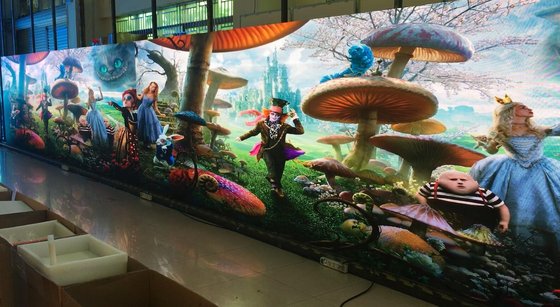 8K UHD Small Pixel P1.92mm Die Cast Aluminum Digital Video Display 400x300x75mm