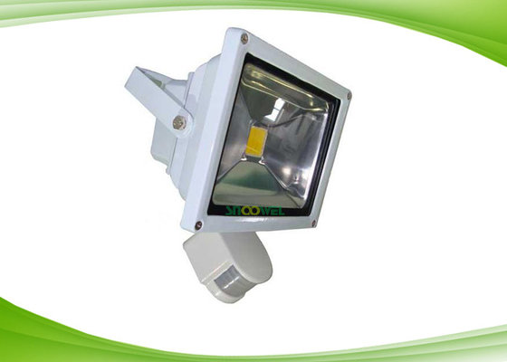 China Automatically AC85 - 265V 20w LED PIR Floodlight with BridgeLux COB for Sideway supplier