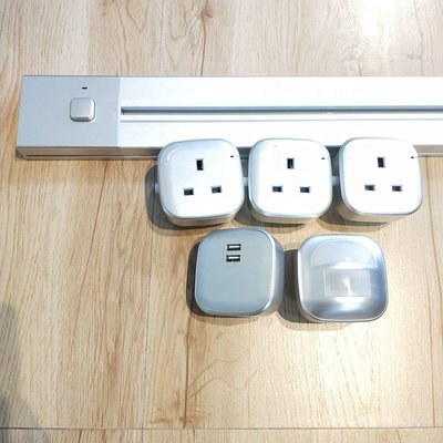 China 0.6M silver UK power electrical 0 track rail surface mounted on office desk hotel home wall socket outlet with switch da supplier