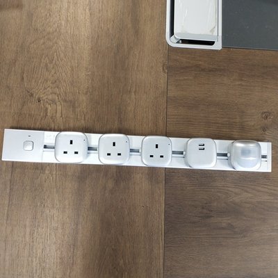 0.6M silver UK power electrical 0 track rail surface mounted on office desk hotel home wall socket outlet with switch da supplier