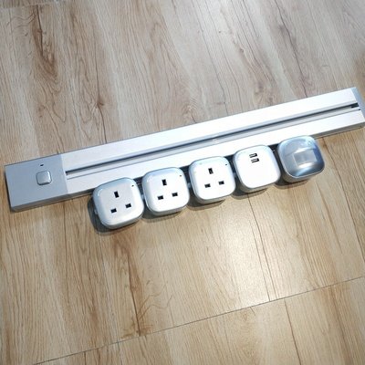 0.6M silver UK power electrical 0 track rail surface mounted on office desk hotel home wall socket outlet with switch da supplier