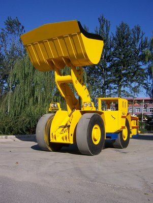 12 V / 200 Ah Batteries Diesel LHD Mining Equipment Underground Mining Loader ACY-4