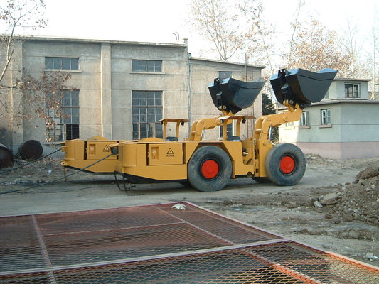 Electric LHD Mining Equipment / Rock Breaker Machine for transporting ore