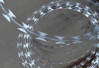 Various BTO CBT Types Razor Barbed Wire With Single / Cross Coil