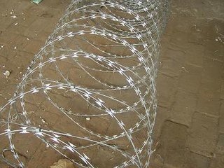 Customized Size High Tensile Barbed Wire 304 Stainless Steel Barbed Wire