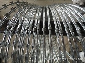 Double Twisted Steel Barbed Wire Mesh For Protect Fencing