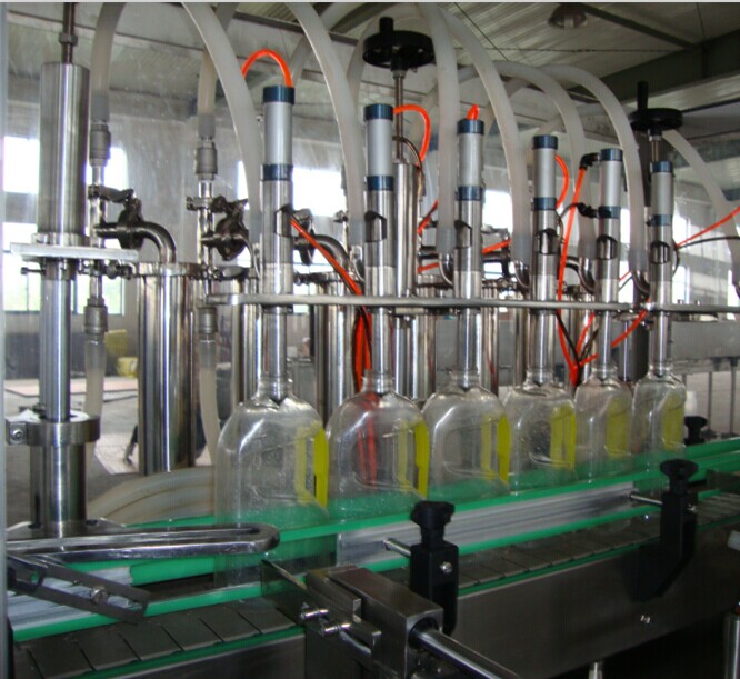Auto Engine Oil Filling Machine / Round Bottle Drum Filling Equipment Customized