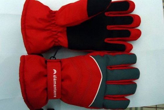 China Adult unisex polyester winter fashional ski gloves supplier