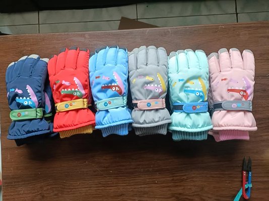 China Children  winter warm gloves for Amazon supplier
