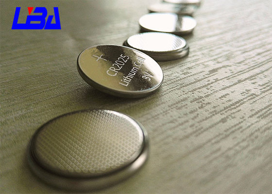 Alta batería del dren LiMnO2 CR2025 3V recargable para el dispositivo de Digitaces del reloj de la calculadora