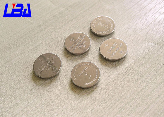 Mire al trasluz la batería de litio ligera de 3.0g Kts Cr2032, batería de la célula de la moneda del audífono 3v