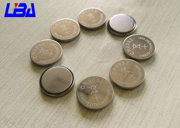 Mire al trasluz la batería de litio ligera de 3.0g Kts Cr2032, batería de la célula de la moneda del audífono 3v